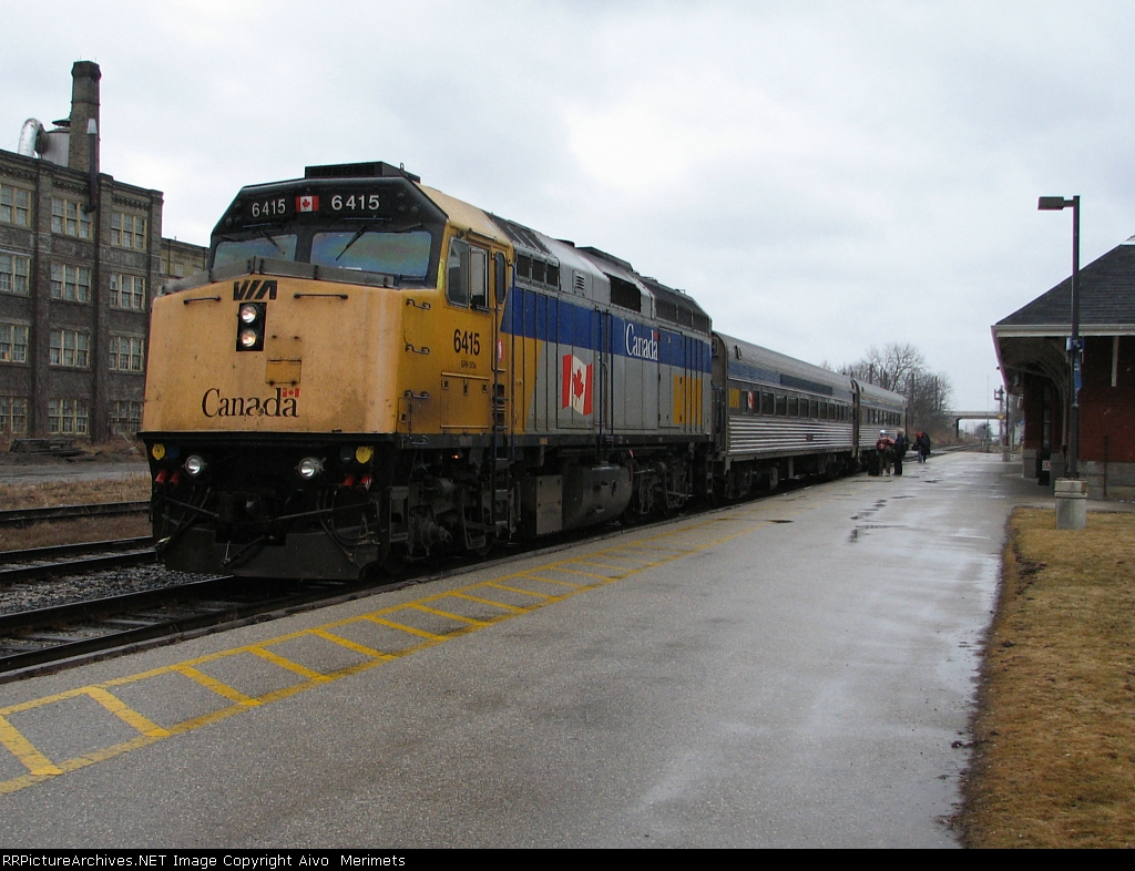 VIA 6415 at Kitchener.